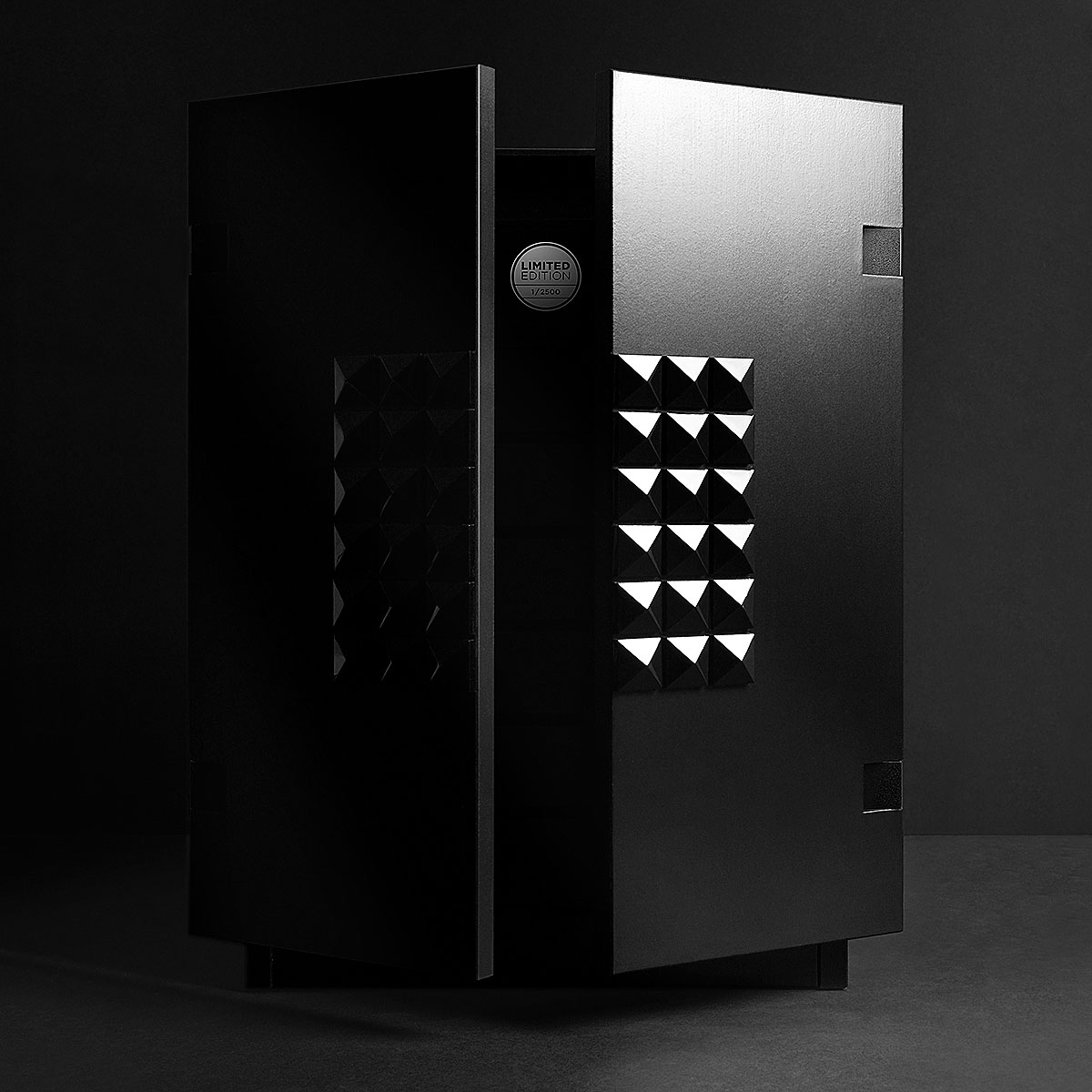 Little Black Box – Style on the Dot