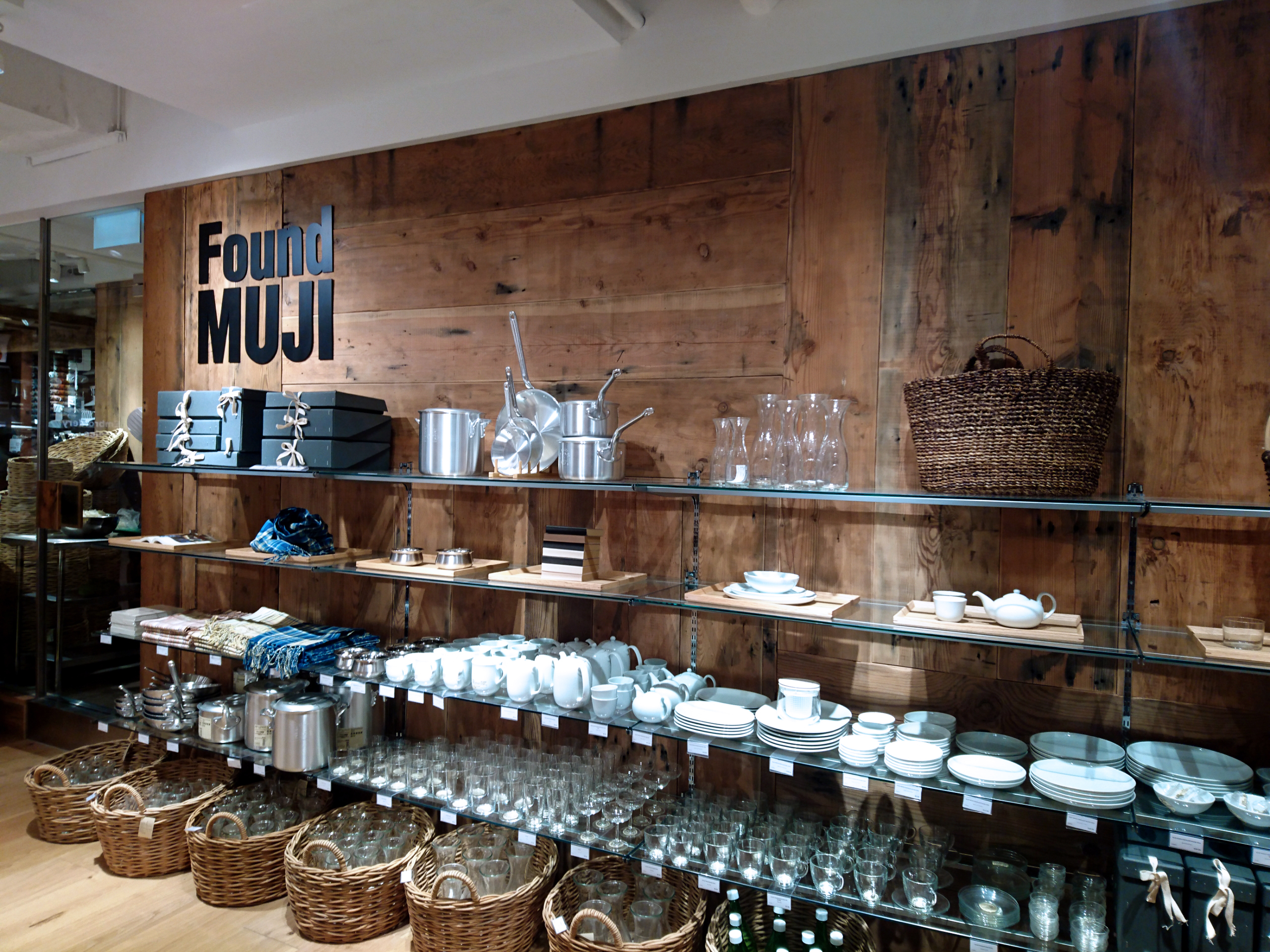 Muji’s Mighty Magic – Style on the Dot